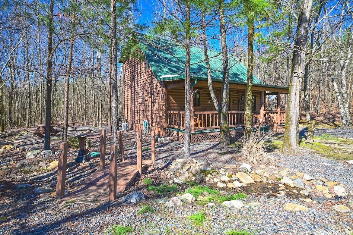 Wolf Pen Gap Cabins - Sleepy Bear Lodge - Cabins in Wolf Pen Gap